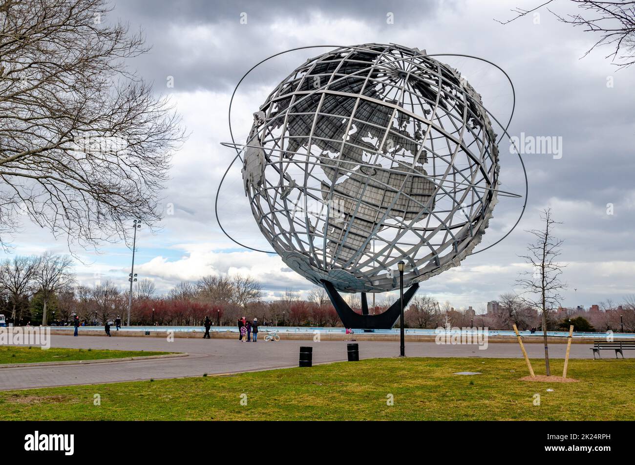 Unisphere at Flushing-Meadows-Park with meadow and people standing in ...