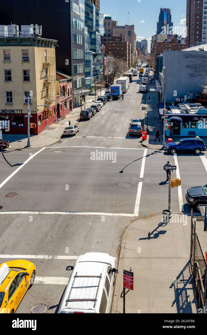 Crossroads vertical hi-res stock photography and images - Alamy