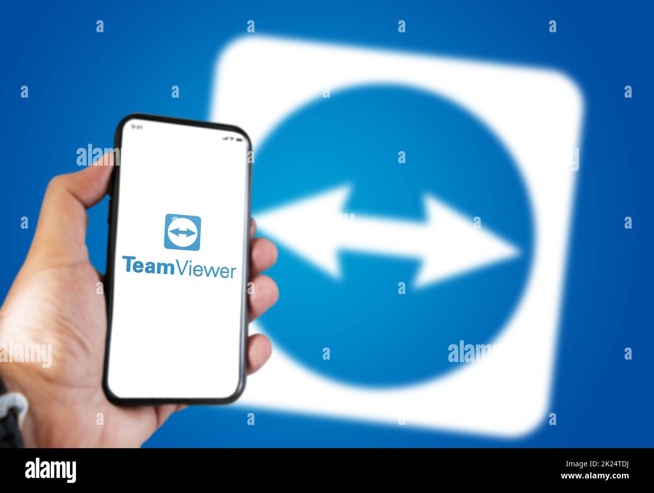 New York, USA, September 2021: hand holding a phone with the Teamviewer ...
