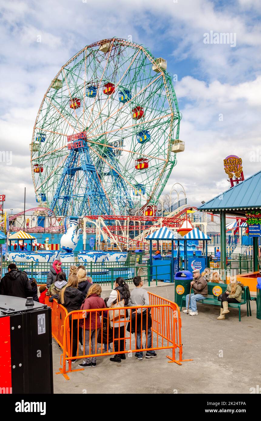 People waiting in Line, in front of Ferris Wheel at Luna Park Amusement ...