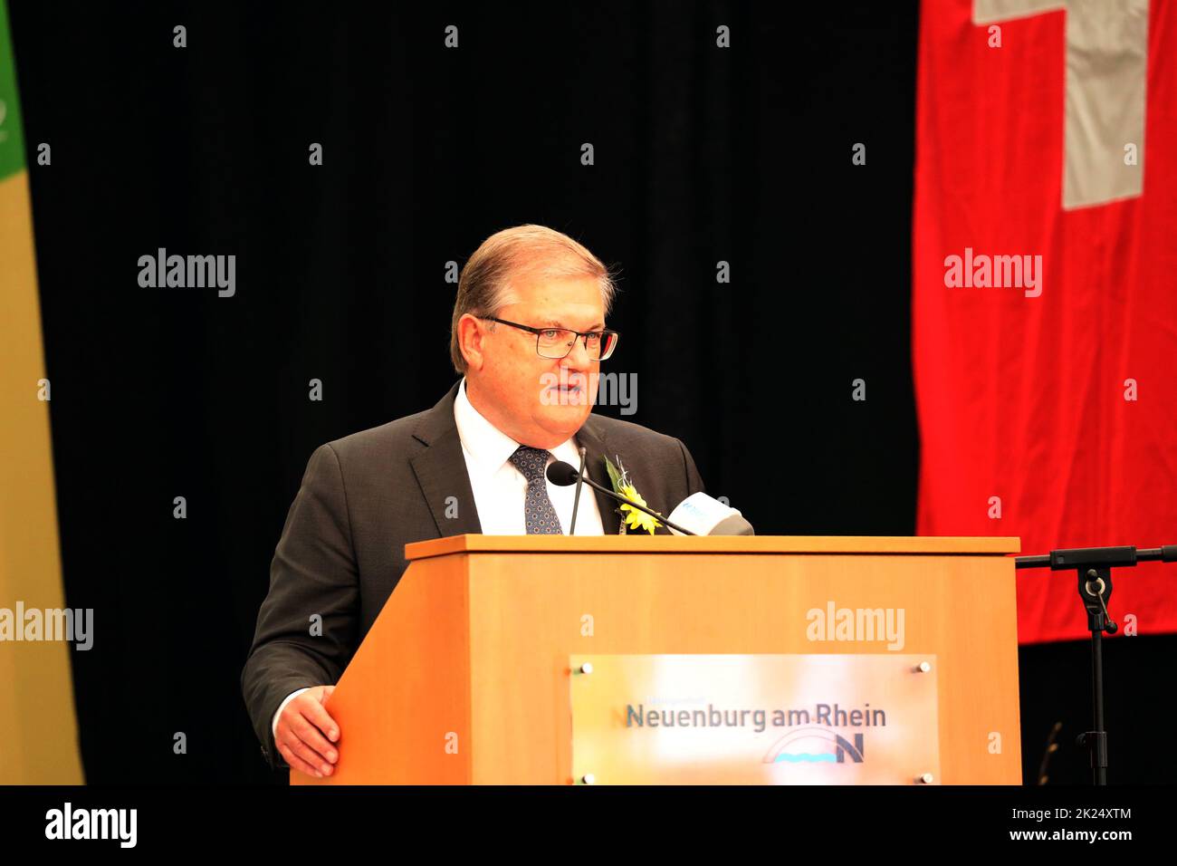 Joachim Schuster (Bürgermeister der Stadt Neuenburg am Rhein), In ...