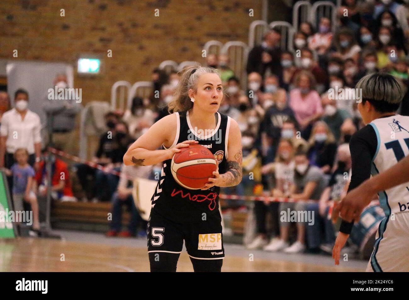 Joyce Cousseins-Smith (Rheinland Lions) beim Freiwurf im Spiel der 1 ...