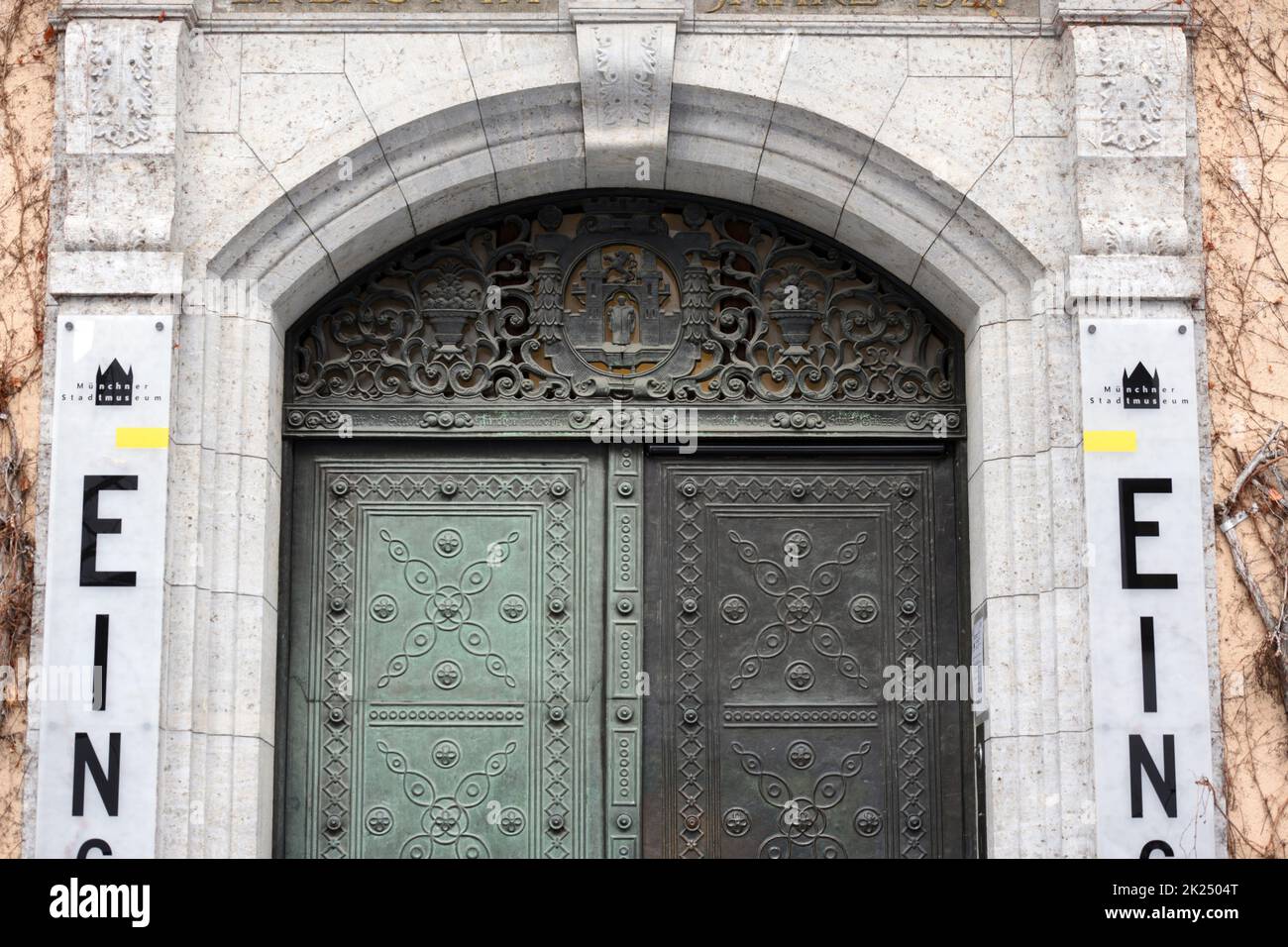 Eingang zum Stadtmuseum im Zentrum von München, Bayern, Deutschland ...