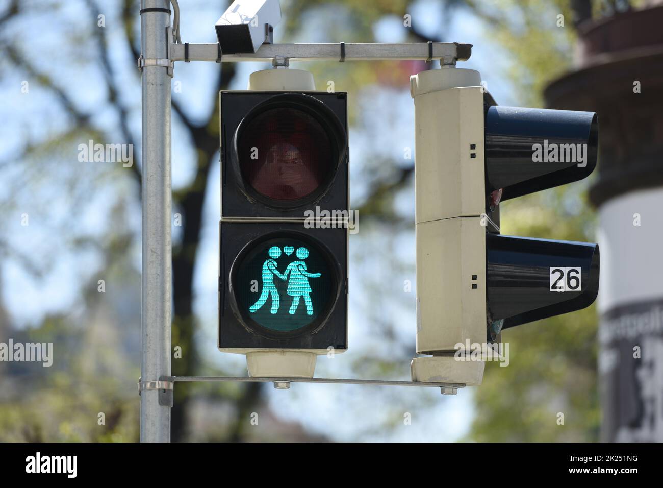 Ampel in Wien mit Ampelpärchen - Traffic light in Vienna with a pair of ...