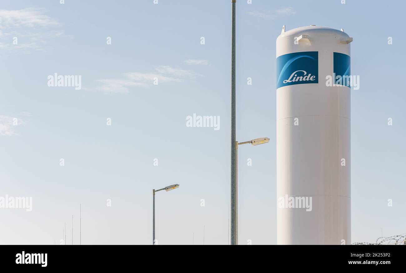 Hydrogen storage tank hi-res stock photography and images - Alamy