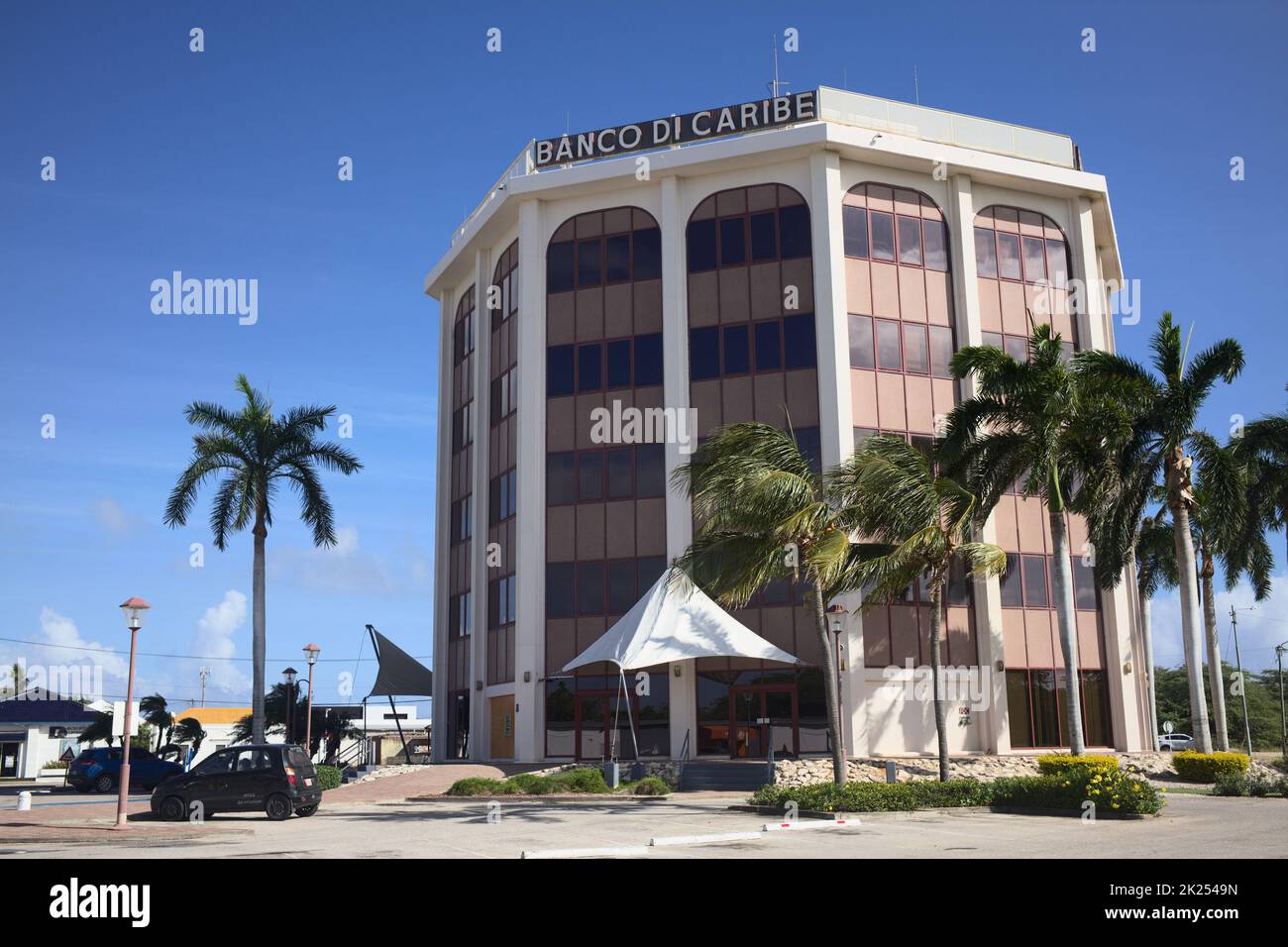 ORANJESTAD, ARUBA - DECEMBER 4, 2021: The building of the Banco di ...
