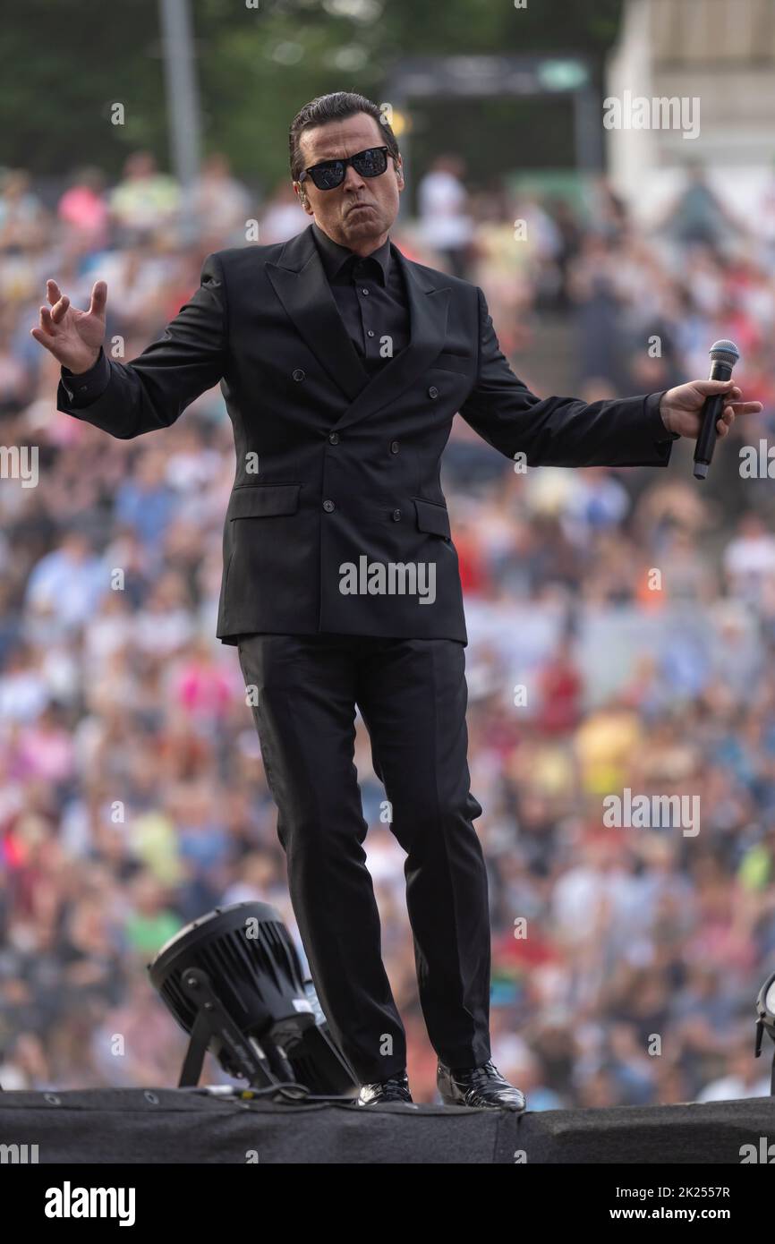 Alexander kerbst as falco hi-res stock photography and images - Alamy