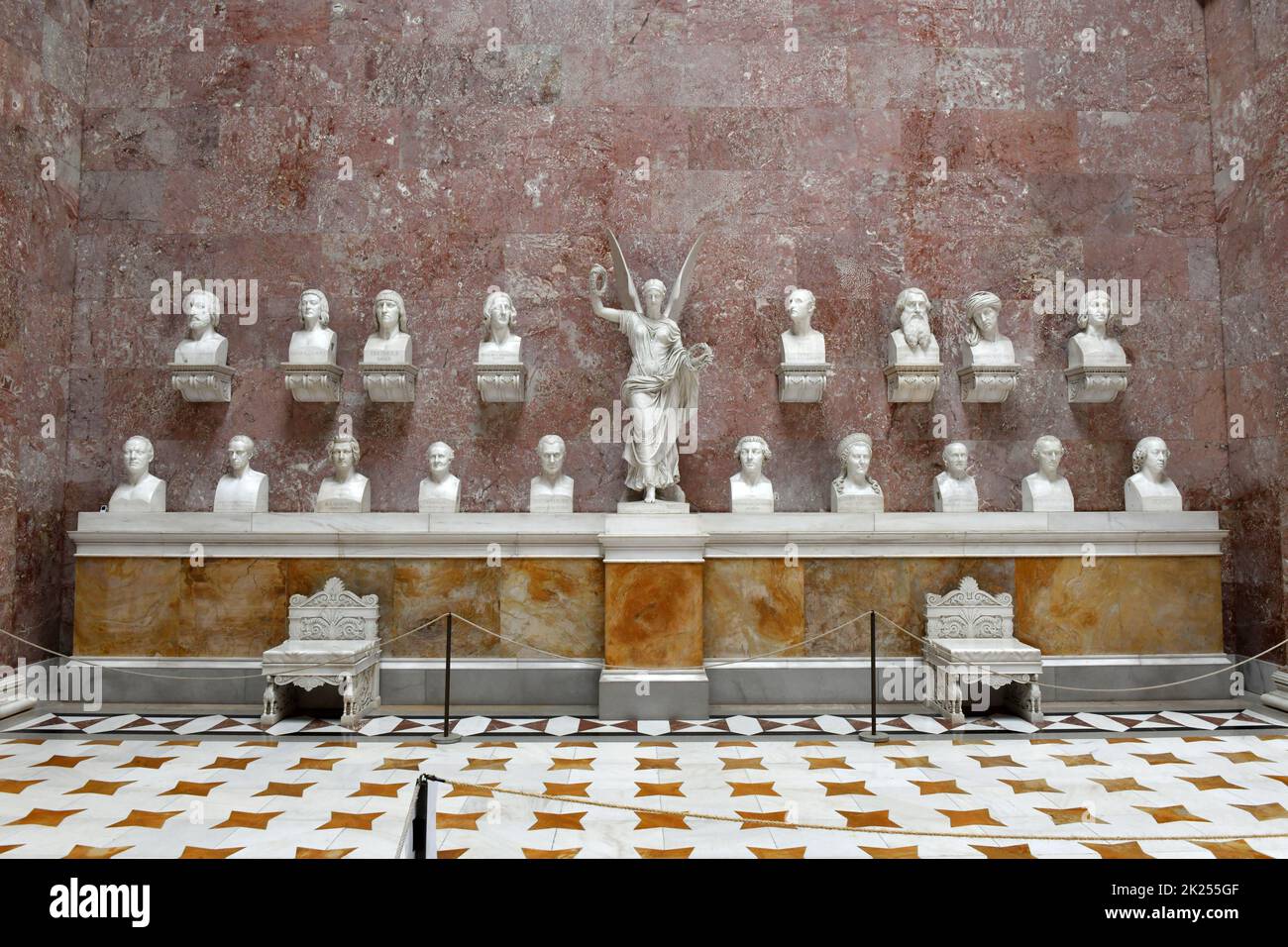 Gedenkstätte Walhalla in Bayern mit Marmorbüsten bedeutender deutscher ...