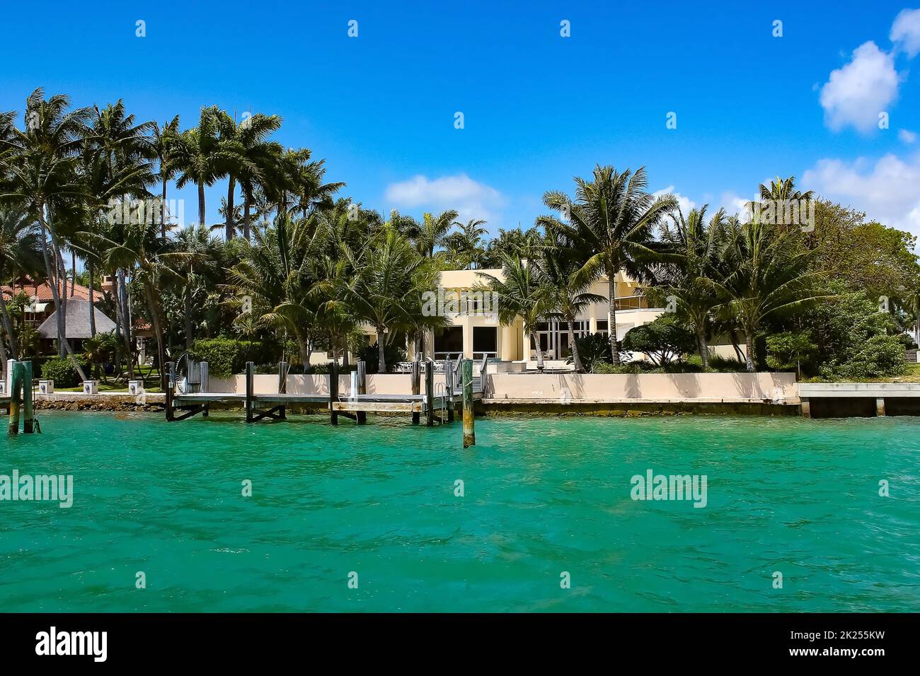Florida mansion 80s hi-res stock photography and images - Alamy