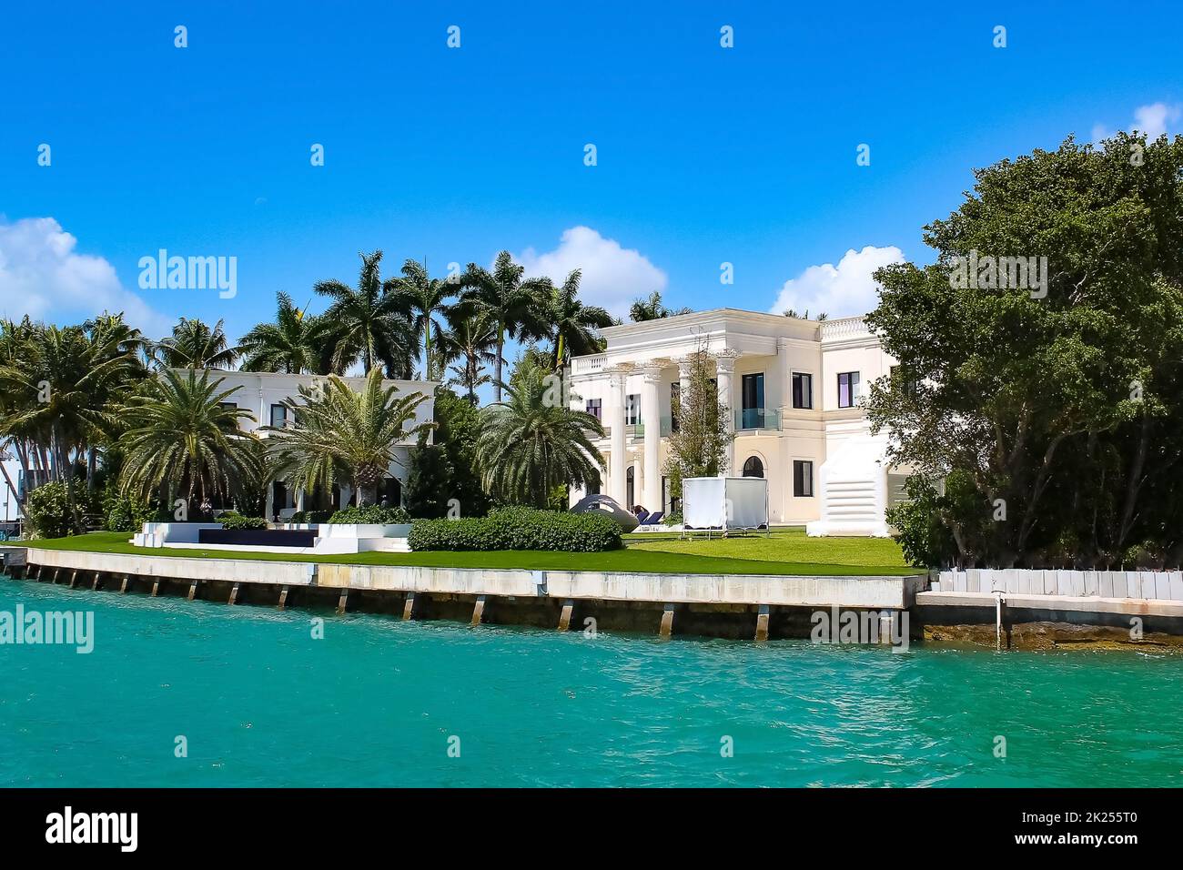 Florida mansion 80s hi-res stock photography and images - Alamy