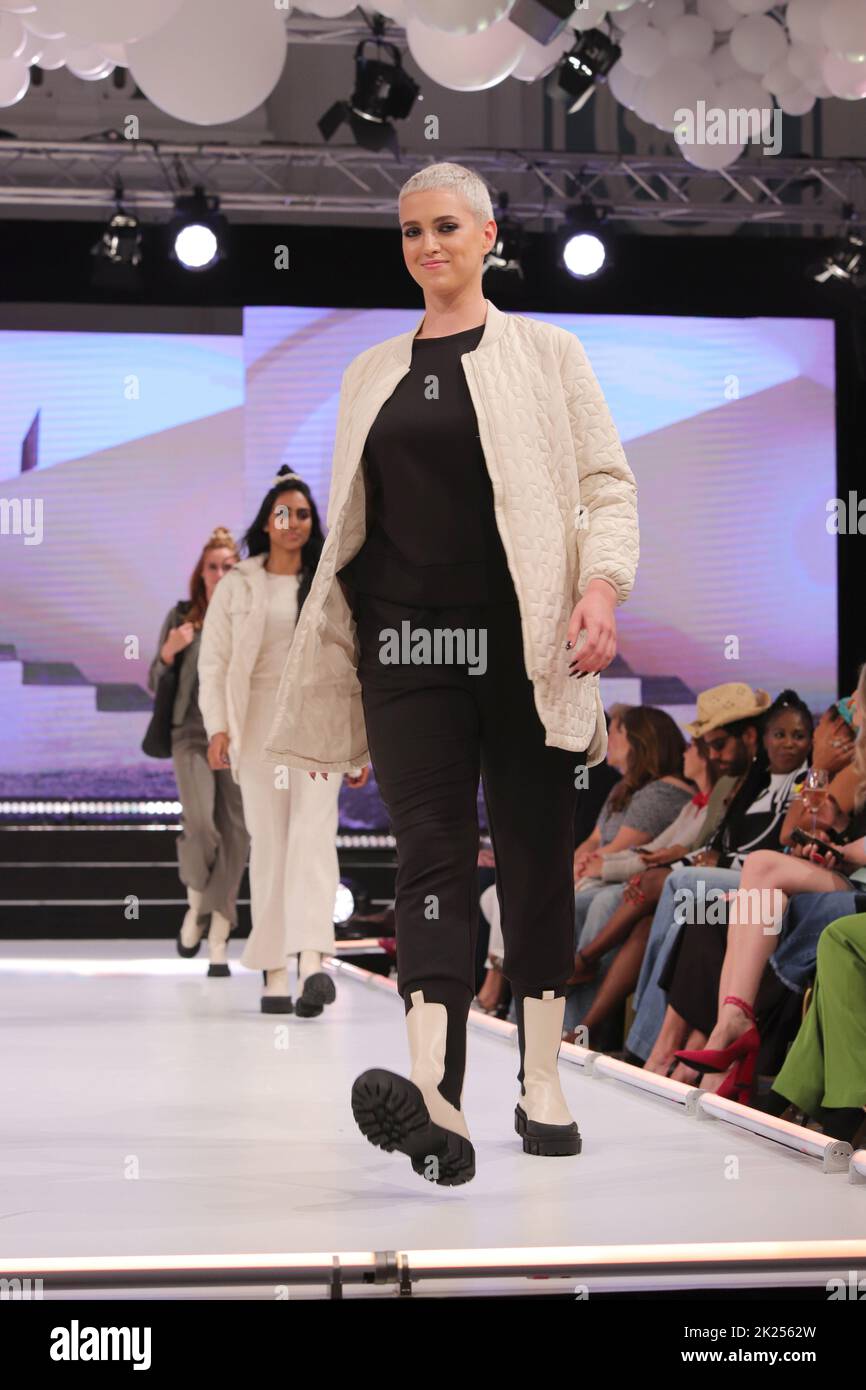 Lou-Anne Gleissenebner-Teskey, Ernstings Family Fashion Show Herbst ...