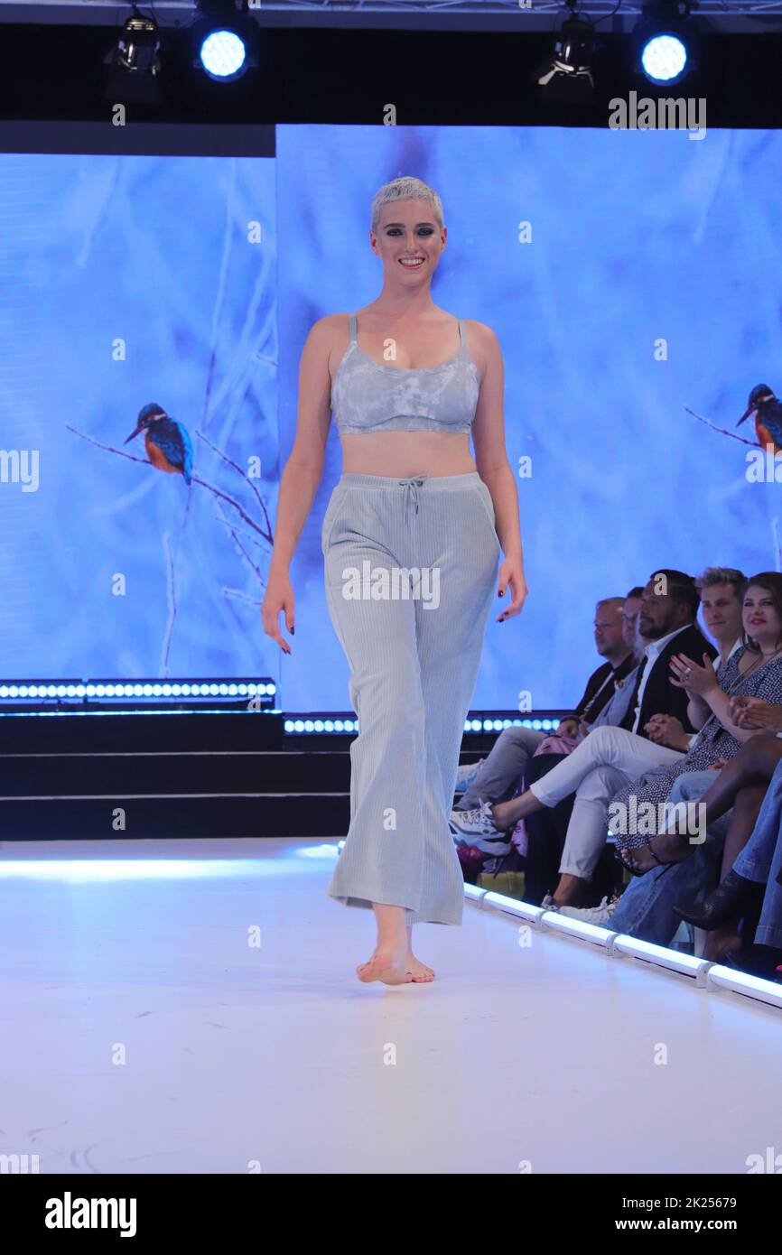Lou-Anne Gleissenebner-Teskey, Ernstings Family Fashion Show Herbst ...