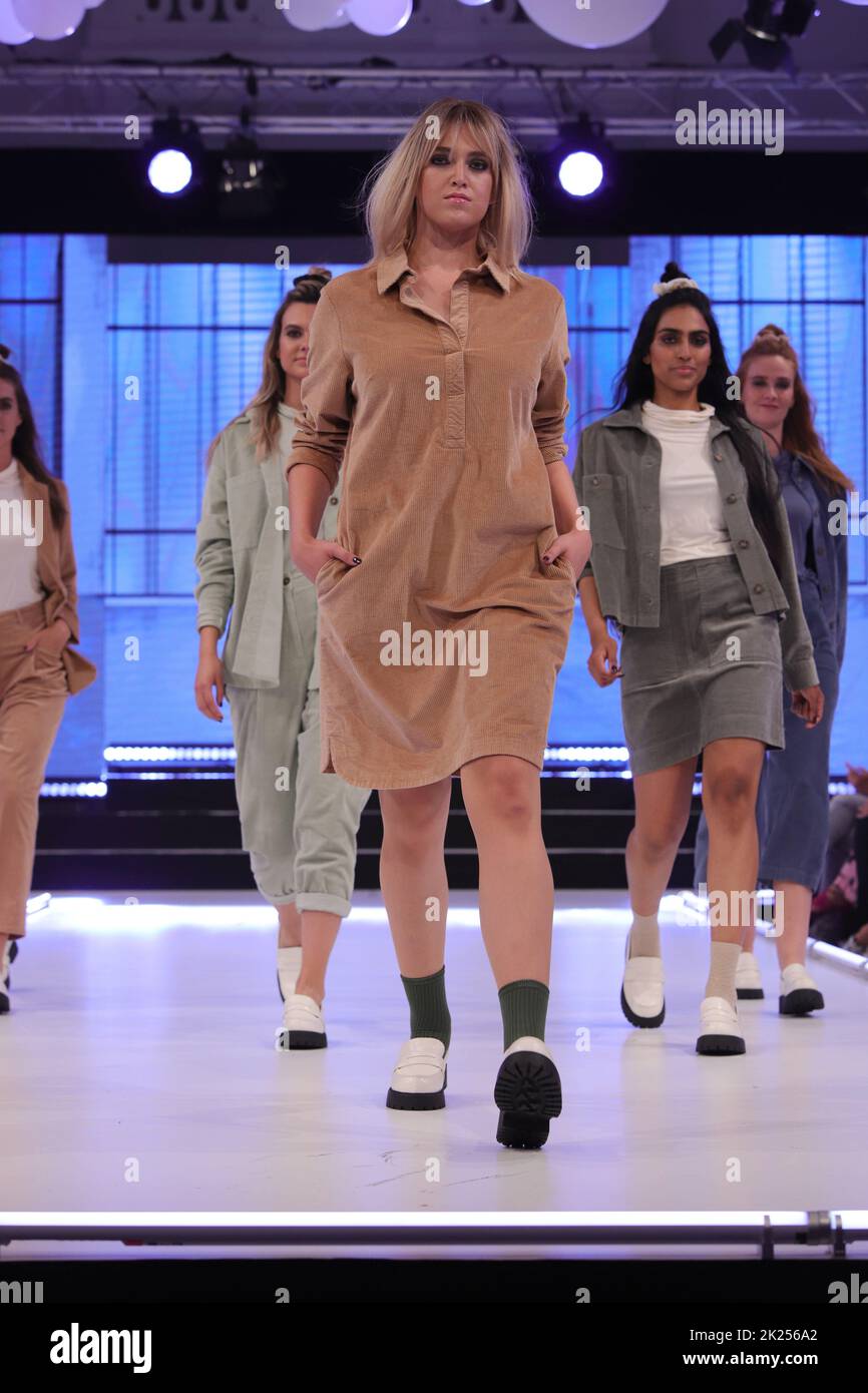 Lou-Anne Gleissenebner-Teskey, Ernstings Family Fashion Show Herbst ...