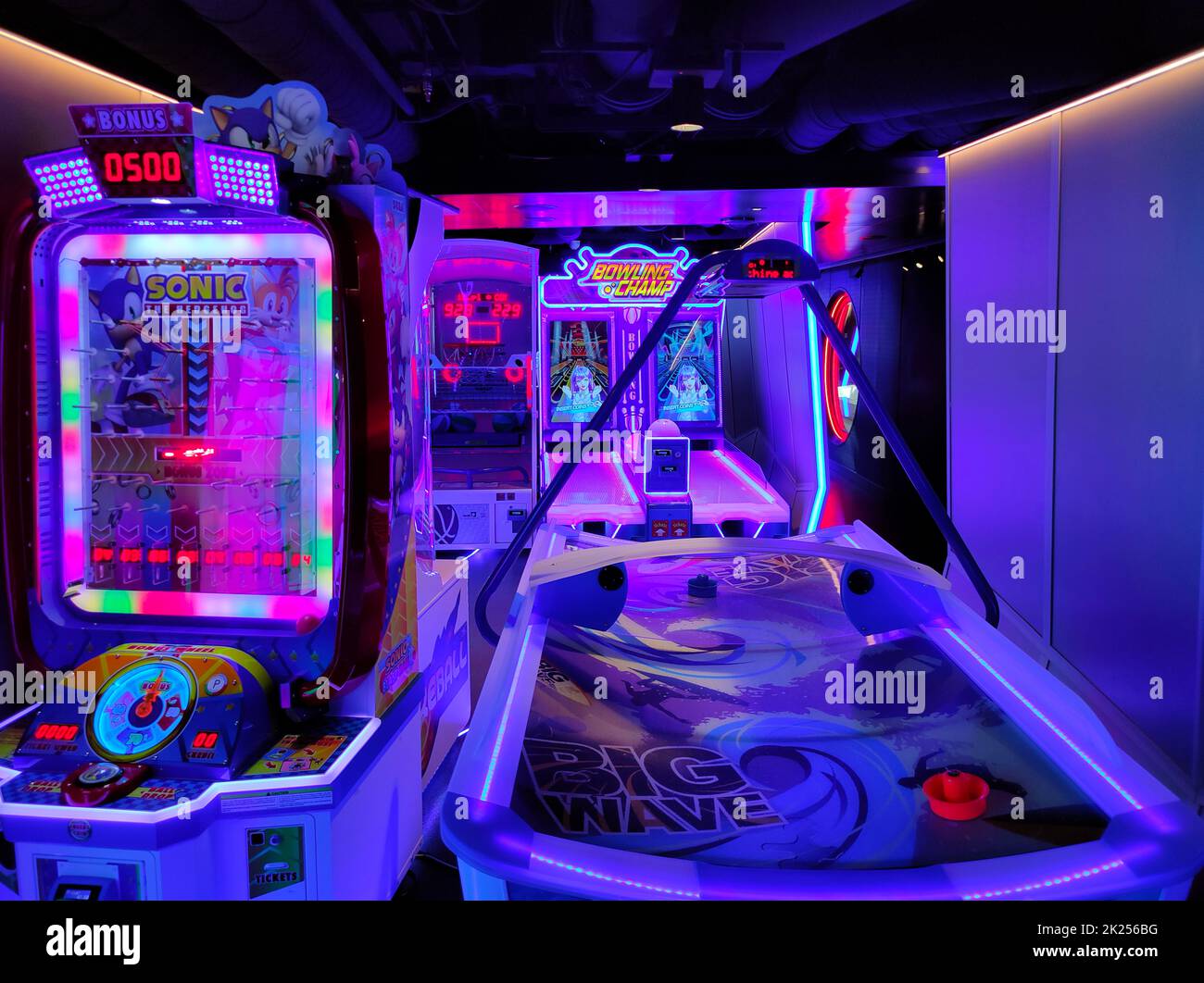 Childrens game machines hi-res stock photography and images - Alamy