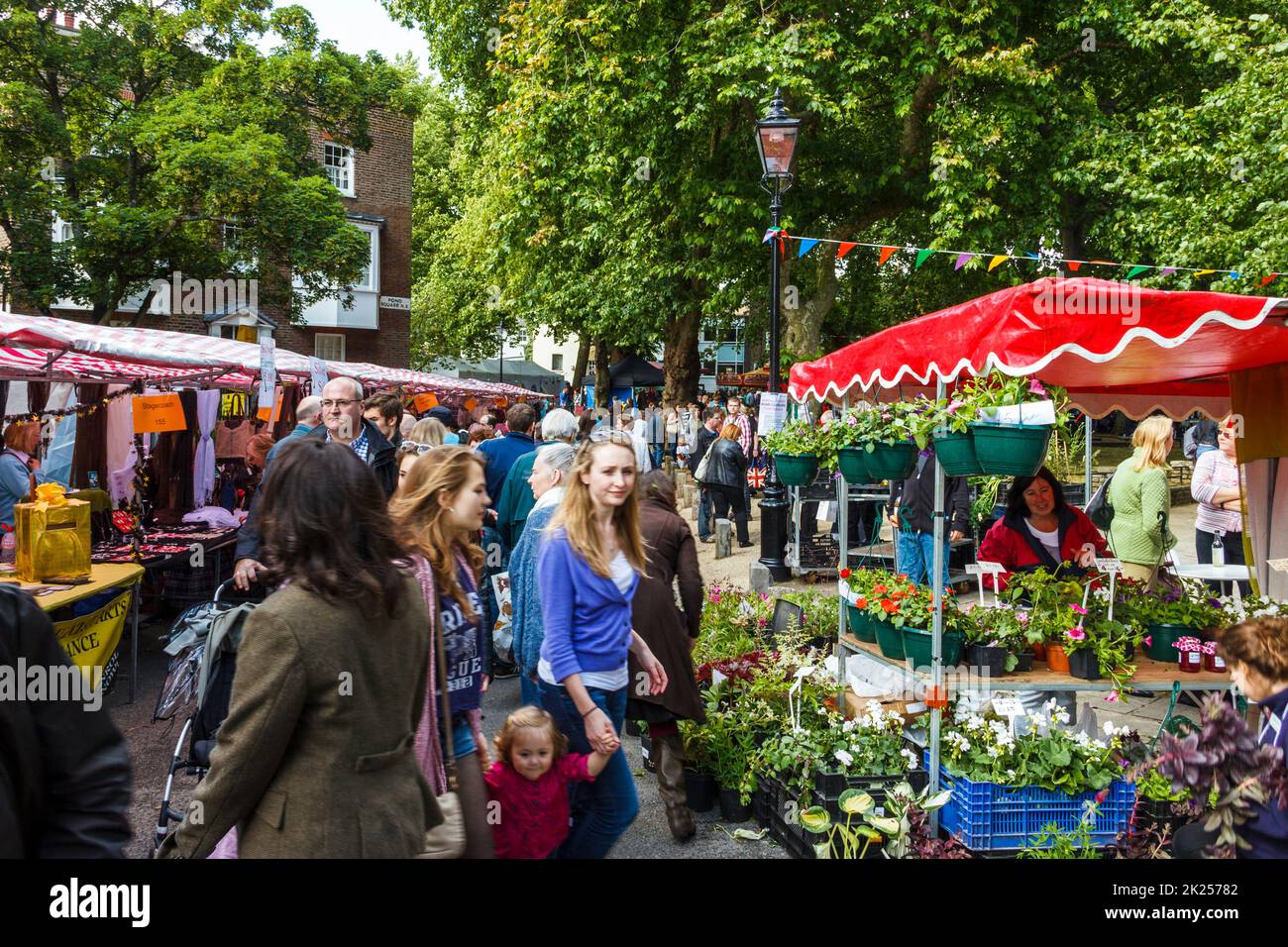 Family fun day crafts stalls hi-res stock photography and images - Alamy
