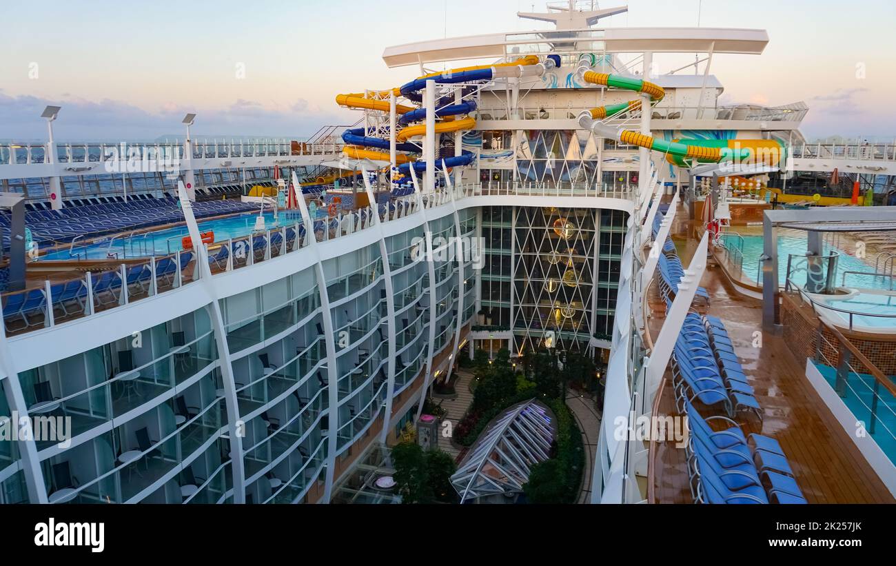 Symphony of the seas pool hi-res stock photography and images - Alamy