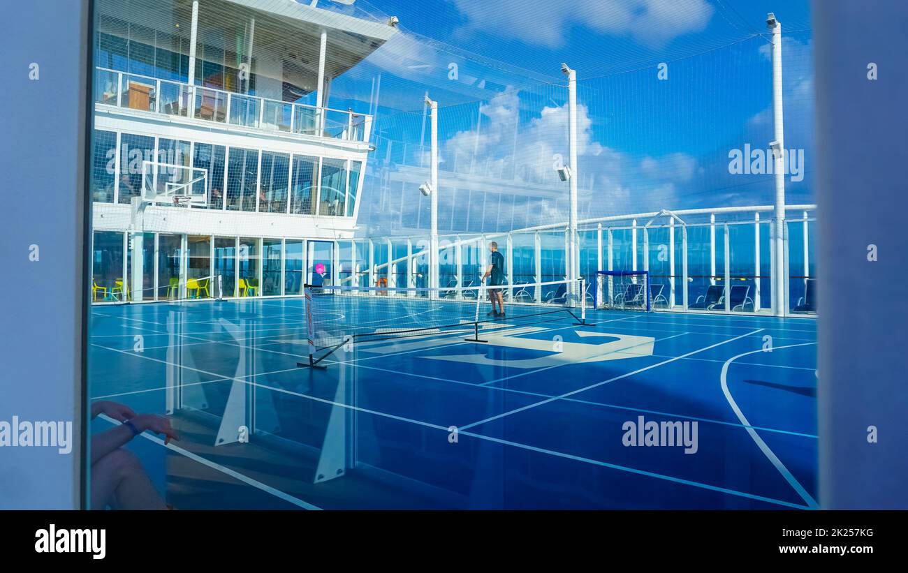 Cruise ship deck basketball hi-res stock photography and images - Alamy