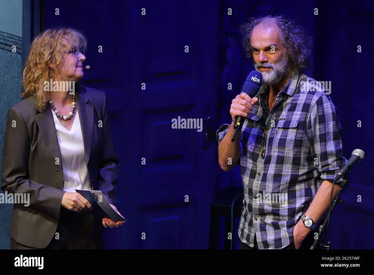 Ilka Petersen (NDR), Hans-Timm "Timsen" Hinrichsen (Santiano) "Vertell ...