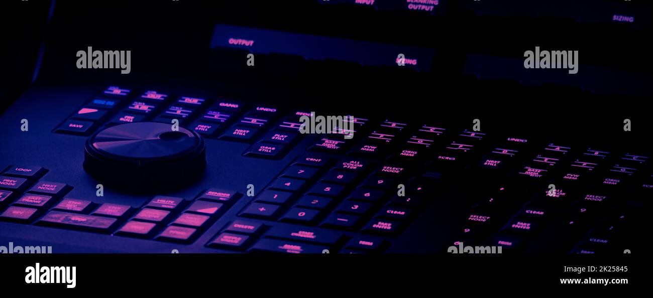 Film editing studio hi-res stock photography and images - Alamy