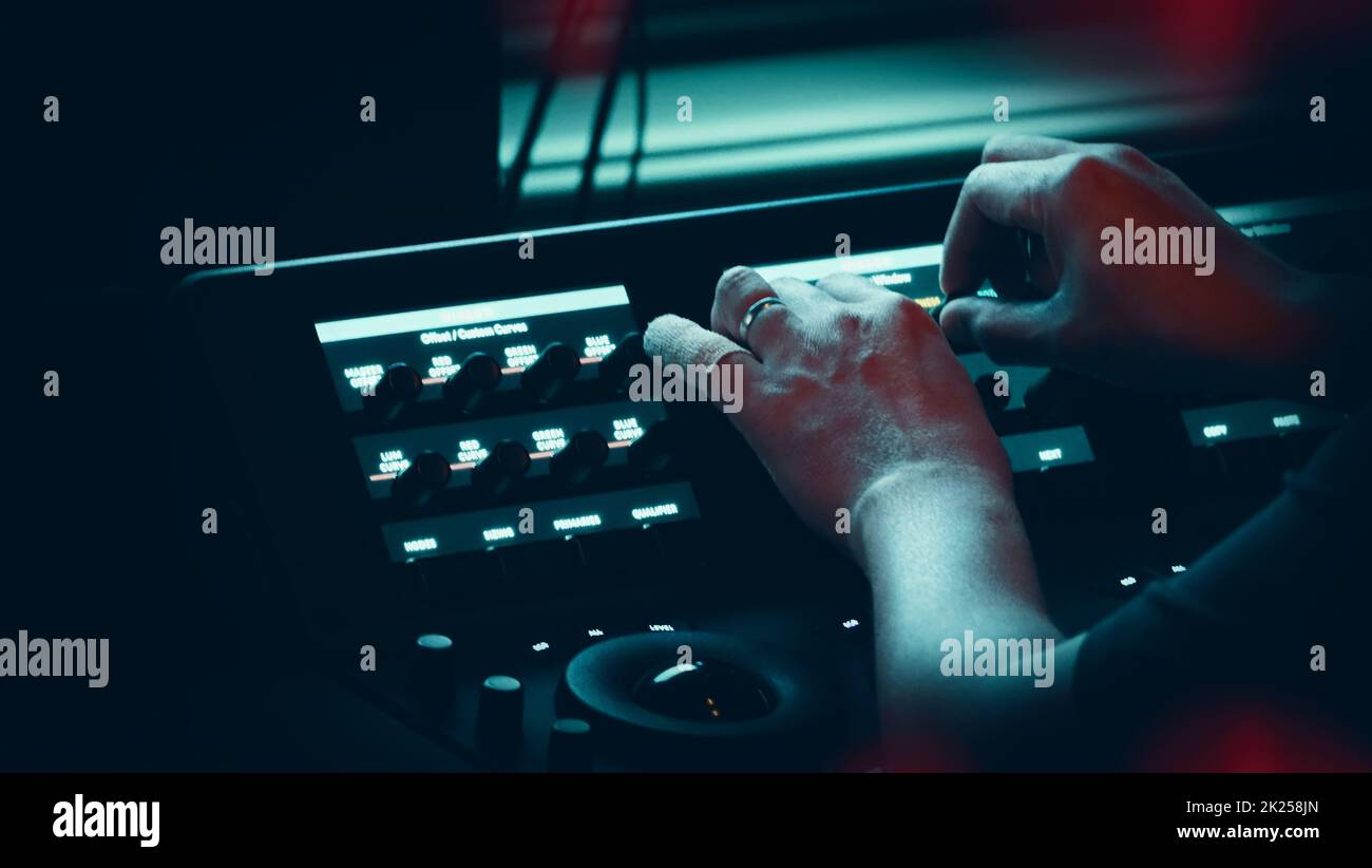 Film editing studio hi-res stock photography and images - Alamy