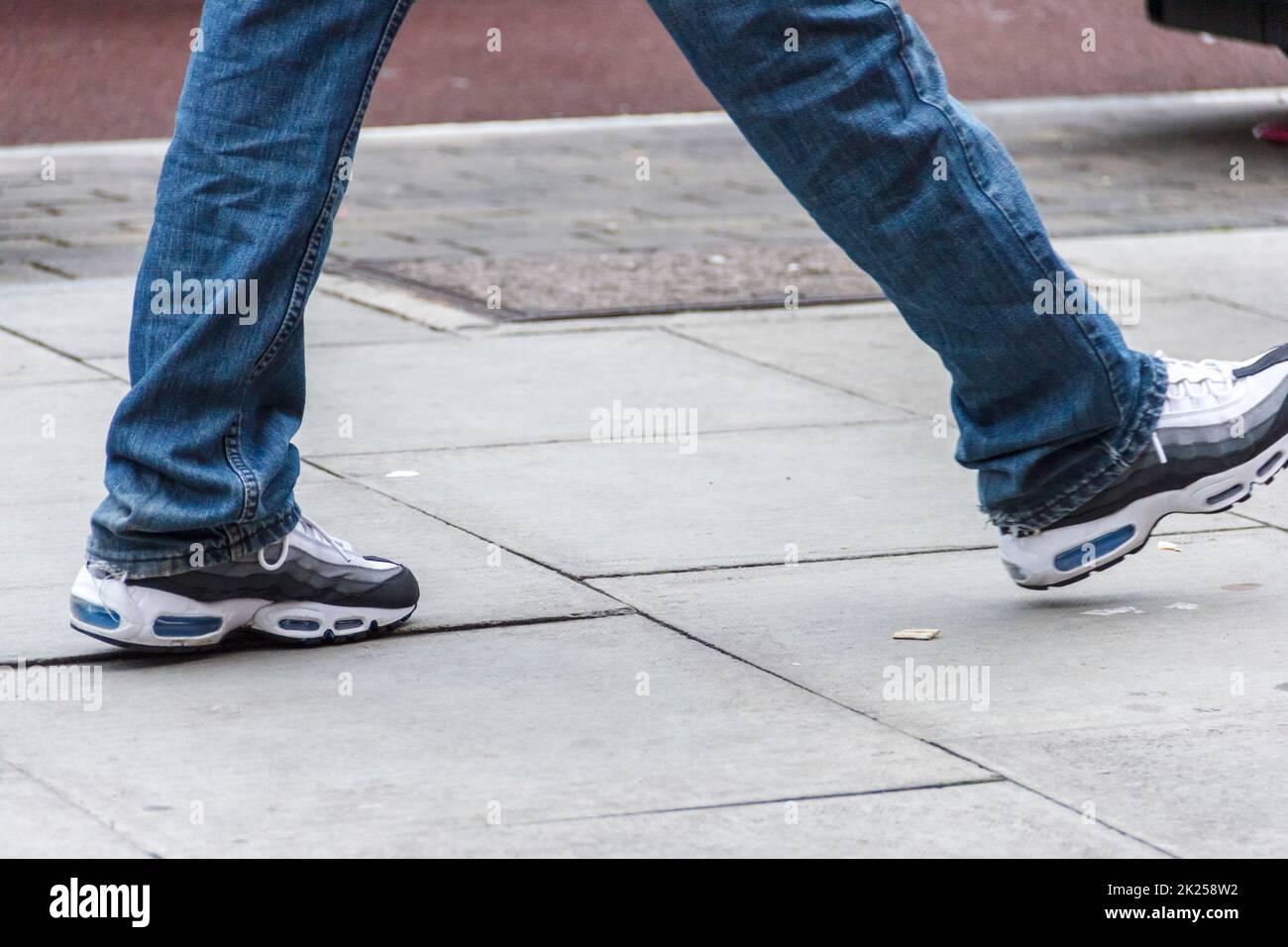 Feet trainers walk street hi-res stock photography and images - Alamy