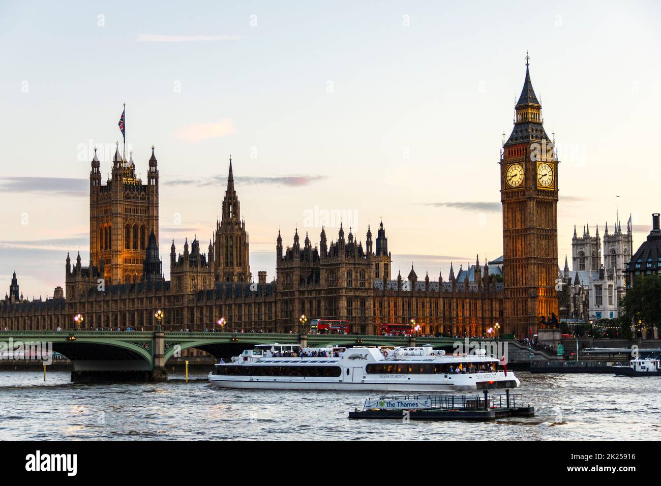 A view of Big Ben and the Houses of Parliament and the Festival Pier at ...