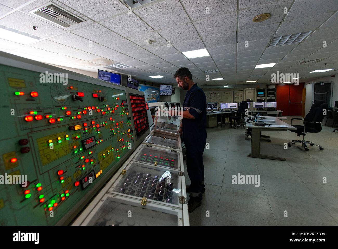 Revithoussa. 21st Sep, 2022. Photo taken on Sept. 21, 2022 shows a man ...