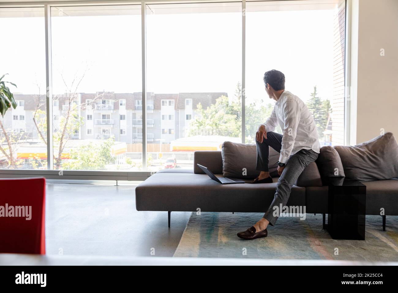 Man sit by window hi-res stock photography and images - Alamy