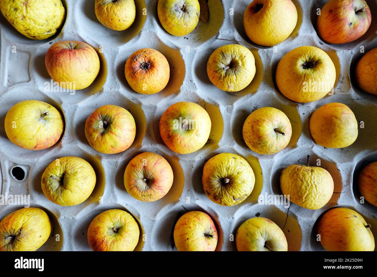 Apfel lagern hi-res stock photography and images - Alamy