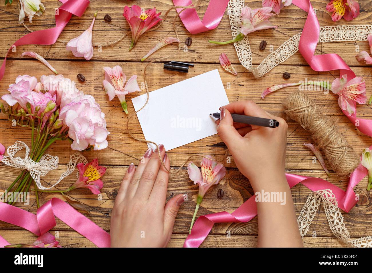 Writing a card hi-res stock photography and images - Alamy