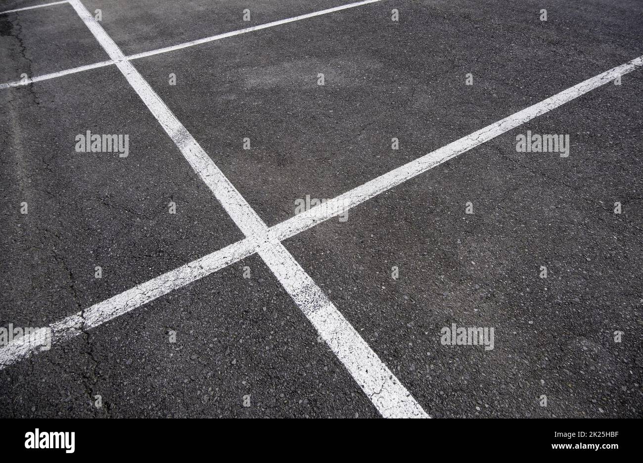 Parking lines on the asphalt Stock Photo - Alamy