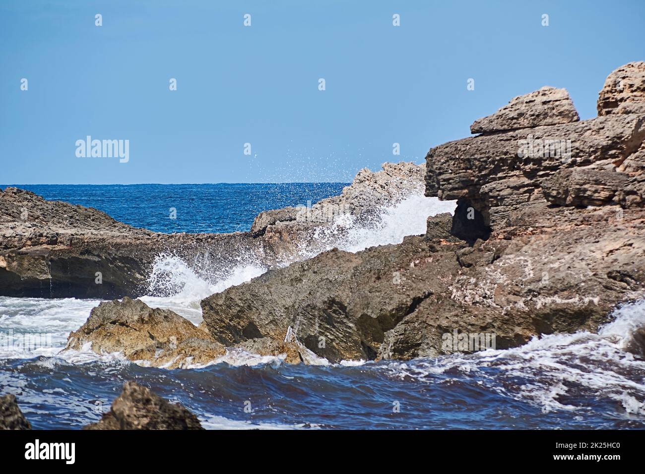 Hit wave hi-res stock photography and images - Alamy