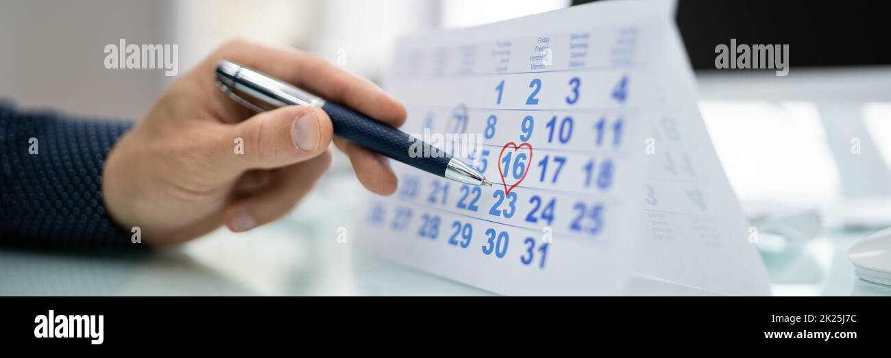 Hand marking calendar hi-res stock photography and images - Alamy