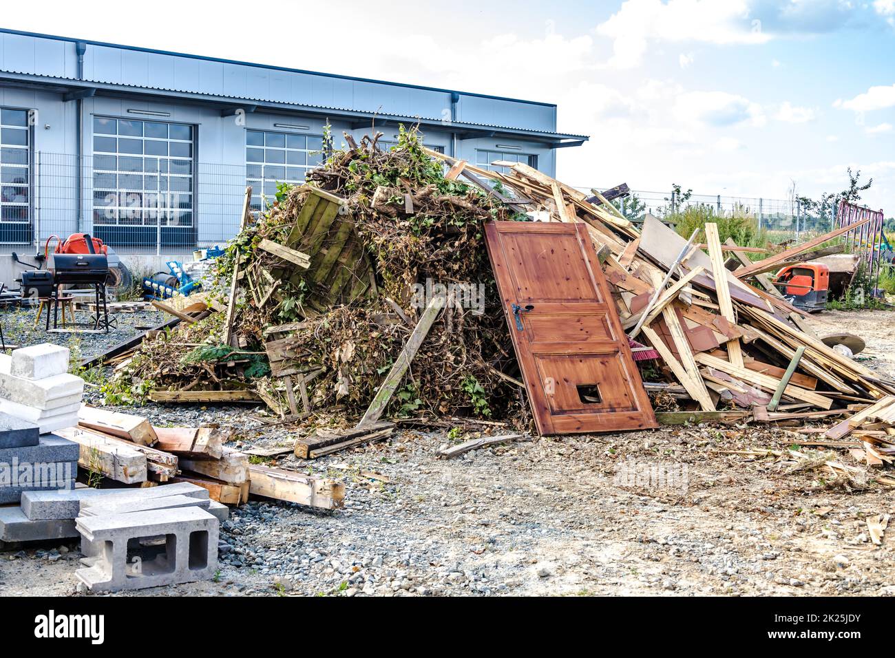 Industrial rubble waste hi-res stock photography and images - Alamy