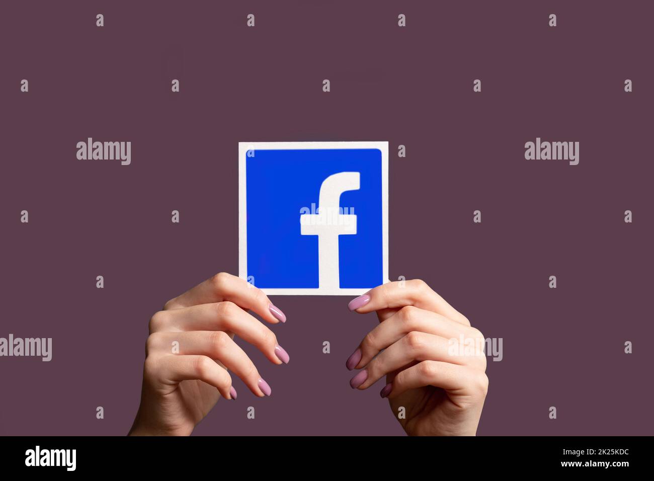 Facebook sign female hands social hi-res stock photography and images ...