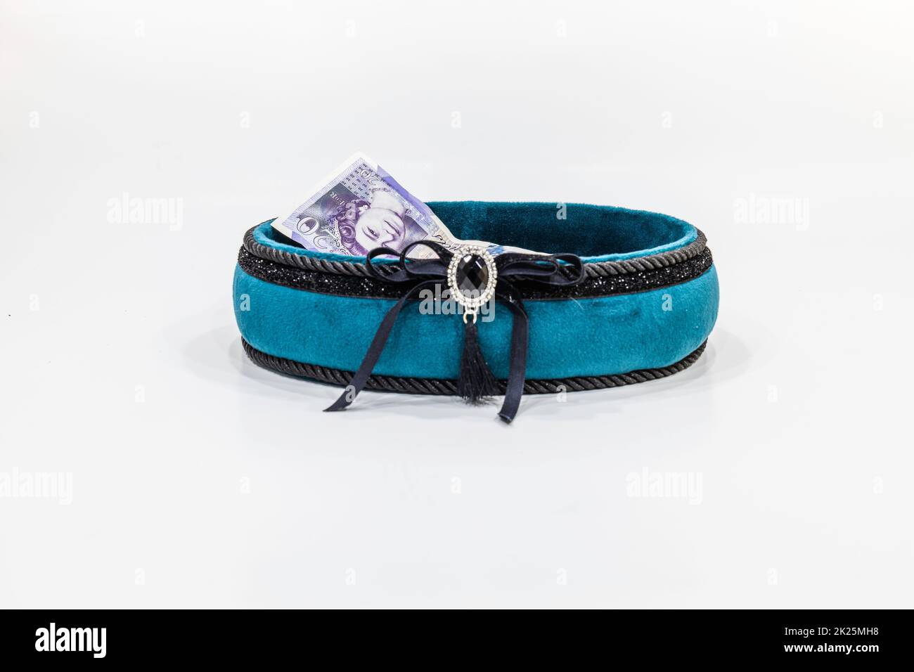 British pound money banknotes in the gift box. Banknote with a nominal ...