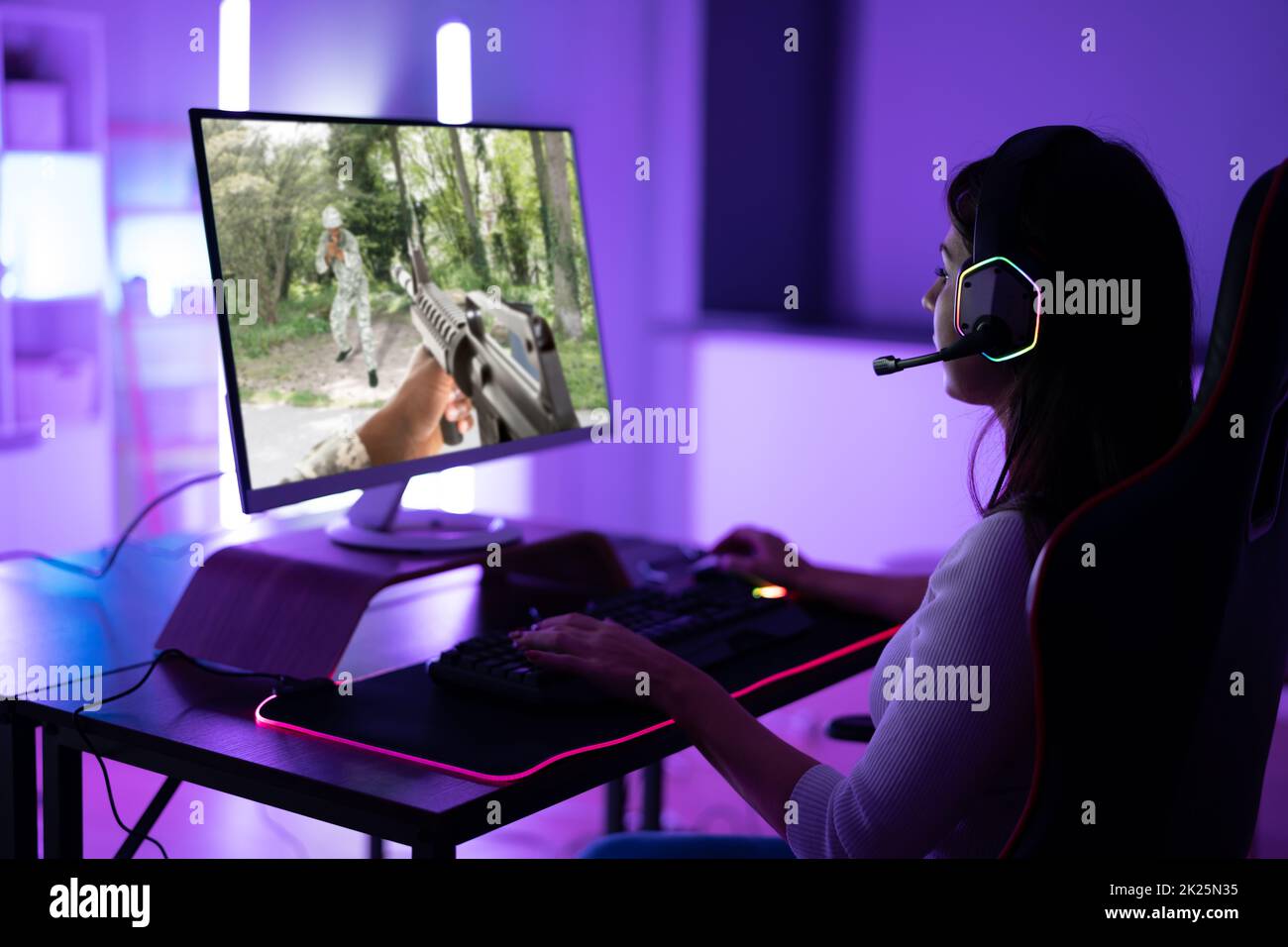 Shoot esports hi-res stock photography and images - Alamy