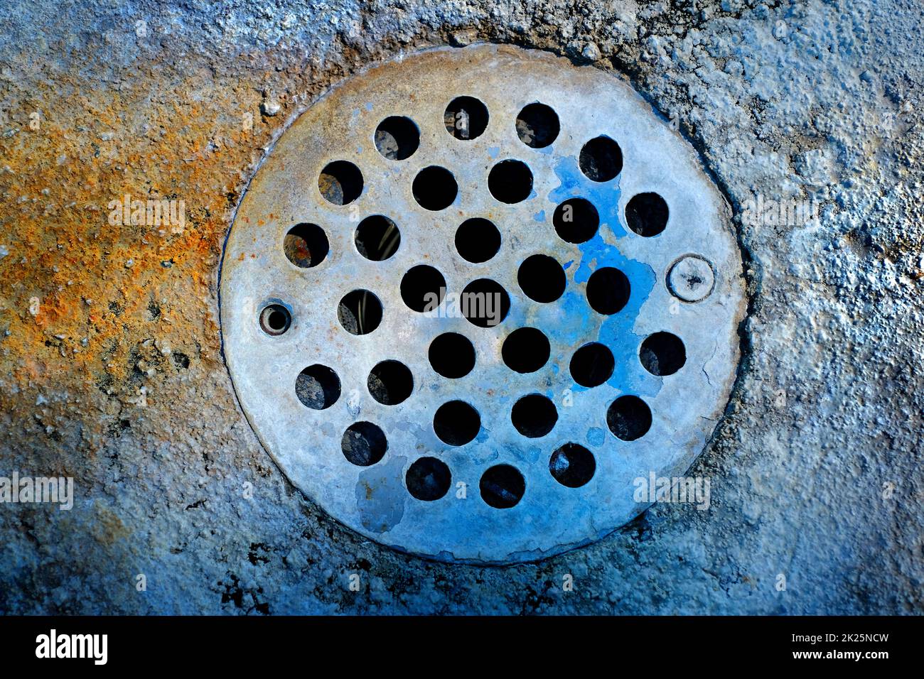 Round metal drain in sink with texture stains Stock Photo - Alamy