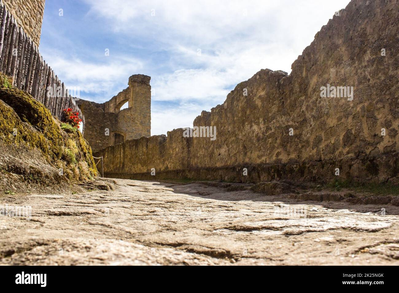 Path to castle hi-res stock photography and images - Alamy