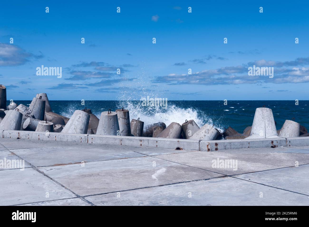 Waves barrier hi-res stock photography and images - Alamy