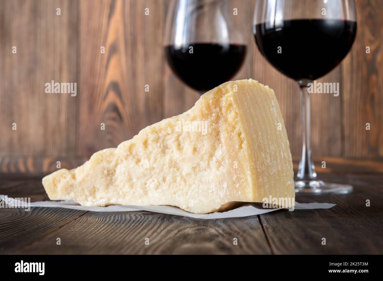 Red rind cheese hi-res stock photography and images - Alamy
