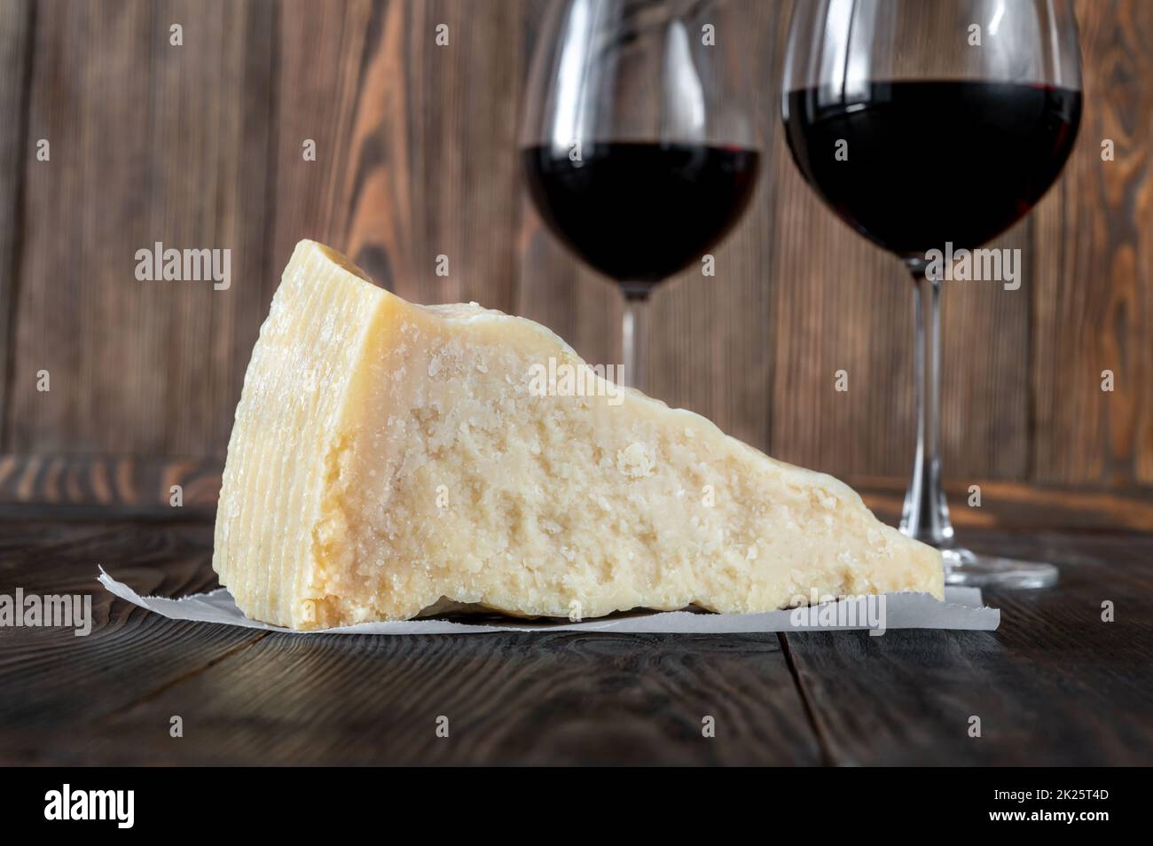 Red rind cheese hi-res stock photography and images - Alamy