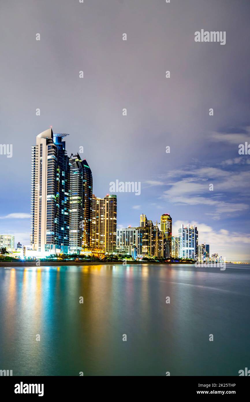 Sunny isles beach pier miami hi-res stock photography and images - Alamy