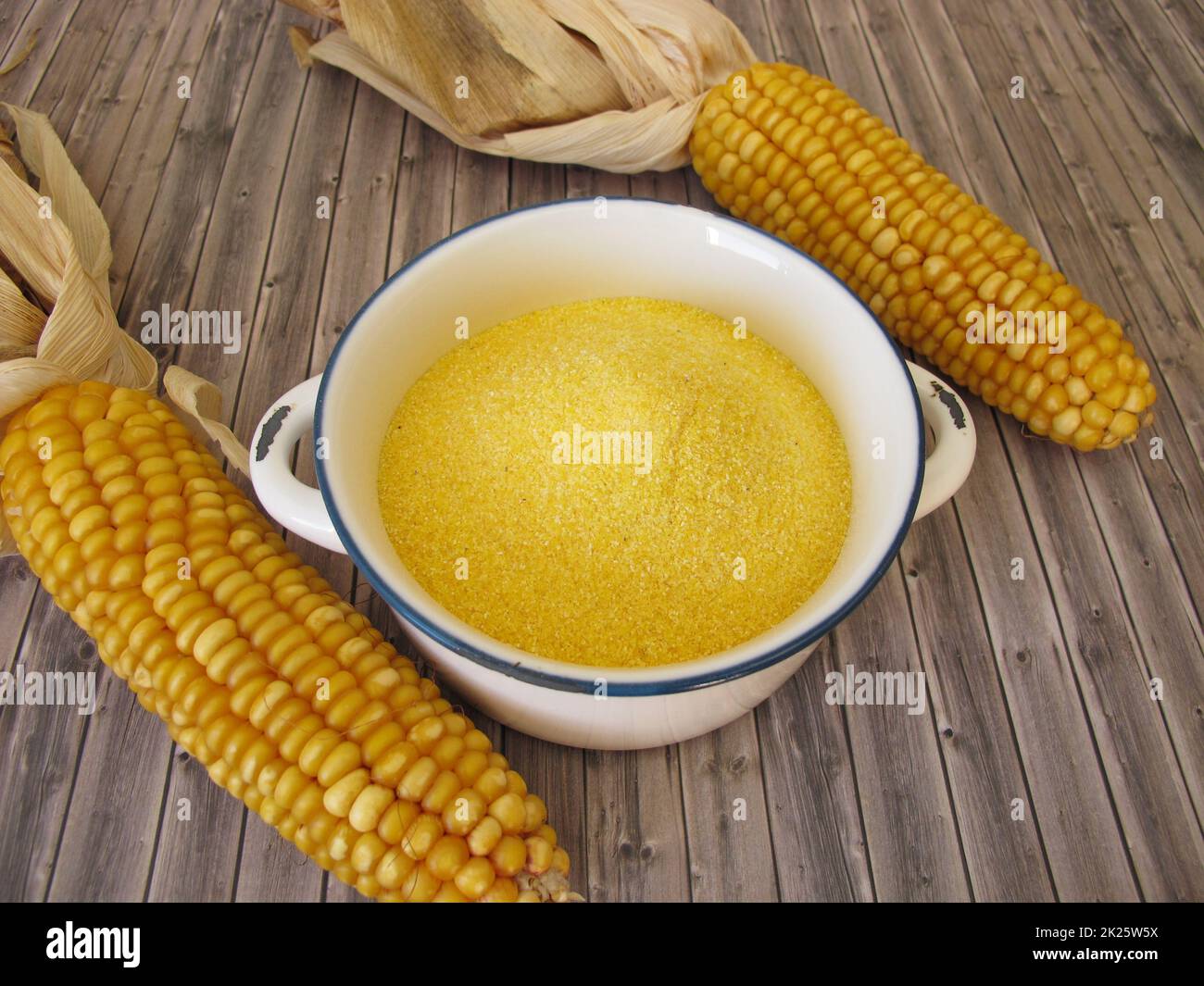 Yellow corn maize grits hi-res stock photography and images - Alamy