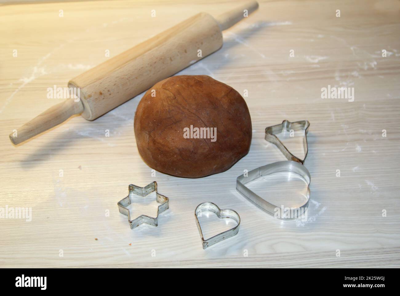 Scenes baking gingerbread, cut out, knead, bake Stock Photo - Alamy