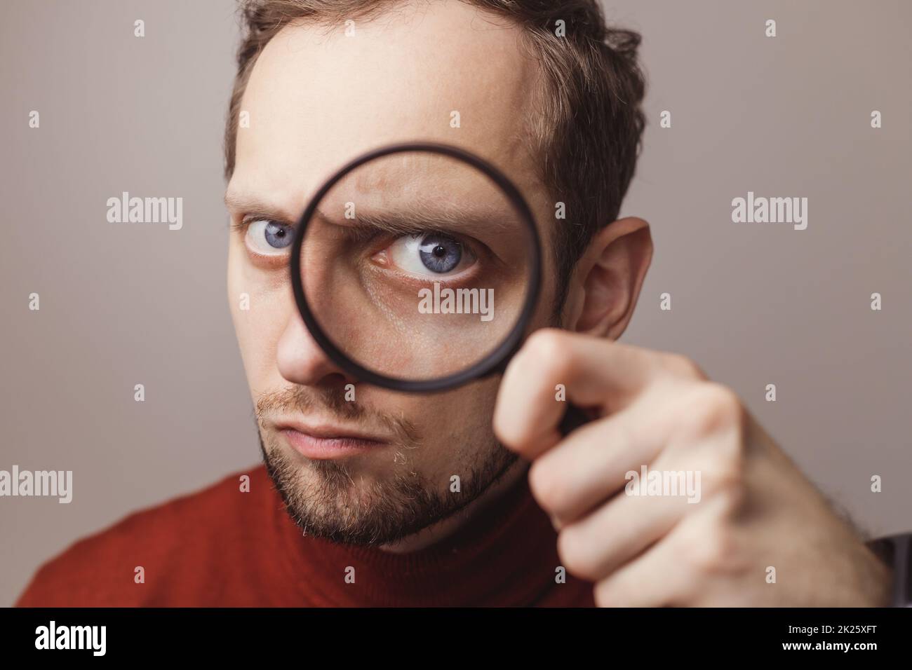 Suspicious man hi-res stock photography and images - Alamy