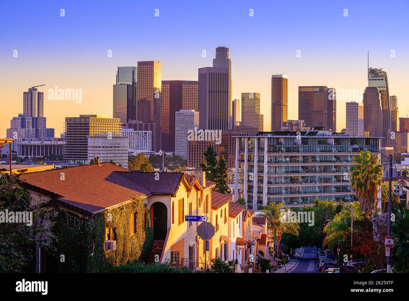 Los angeles skyline and sun hi-res stock photography and images - Alamy