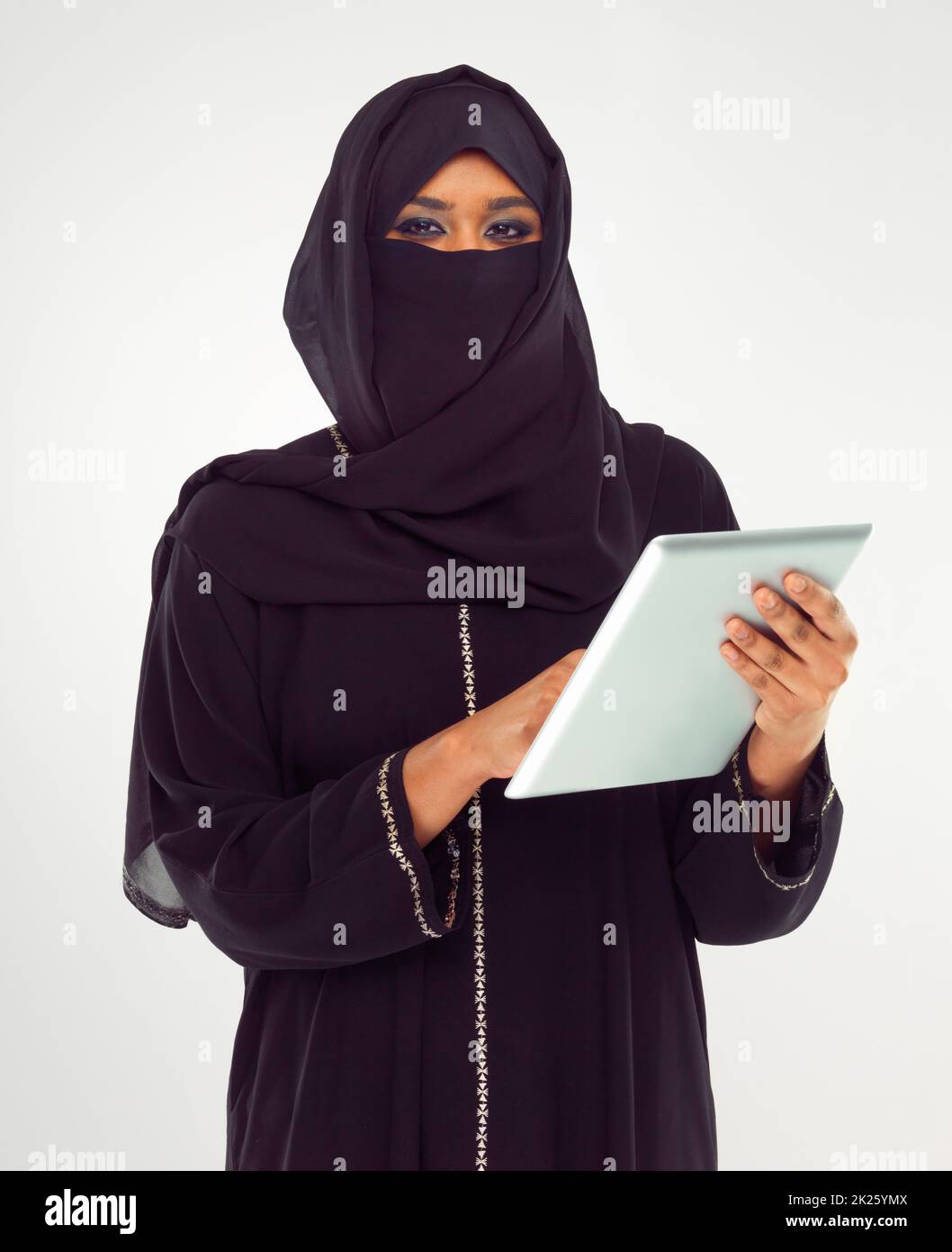 Islamic muslim woman wearing burqa hi-res stock photography and images ...