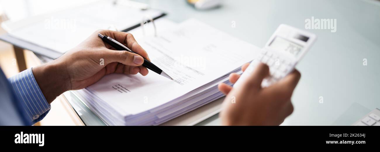 Bank clerk black man hi-res stock photography and images - Alamy