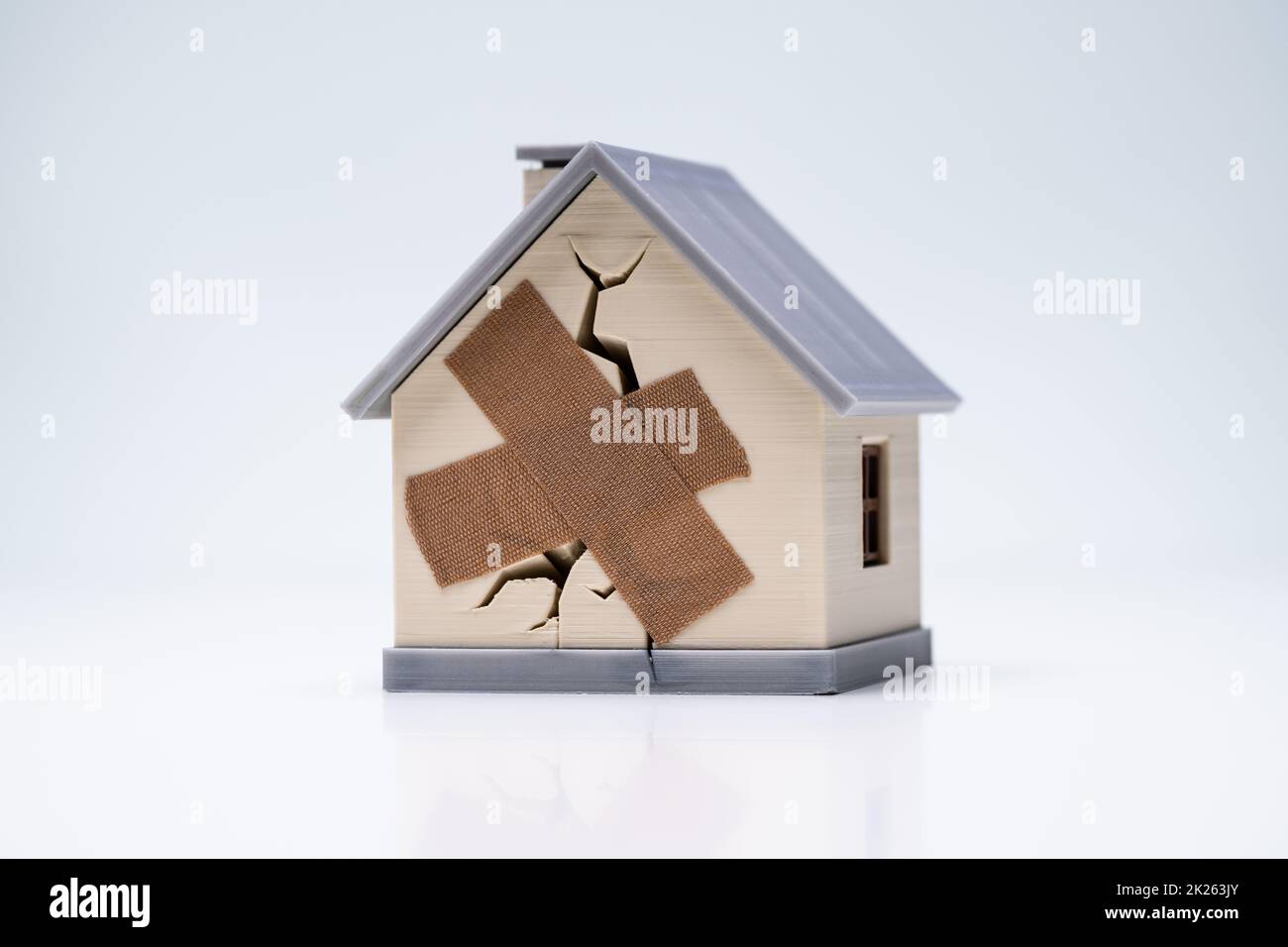 Broken house hi-res stock photography and images - Alamy